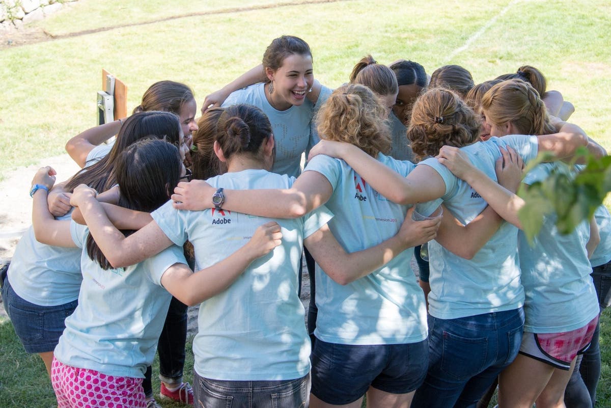 Summer Coding Experience Pleasantly Surprises High School Girls in Seattle