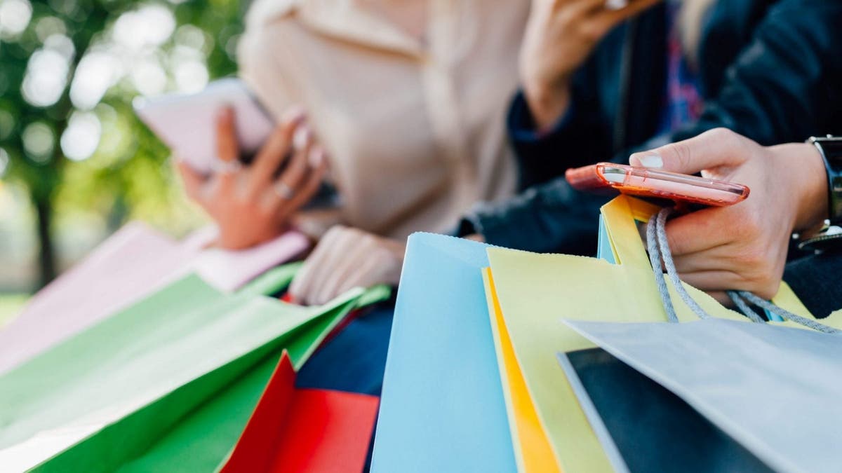 Create a Whole Customer View by Combining Digital and Non-Digital Data