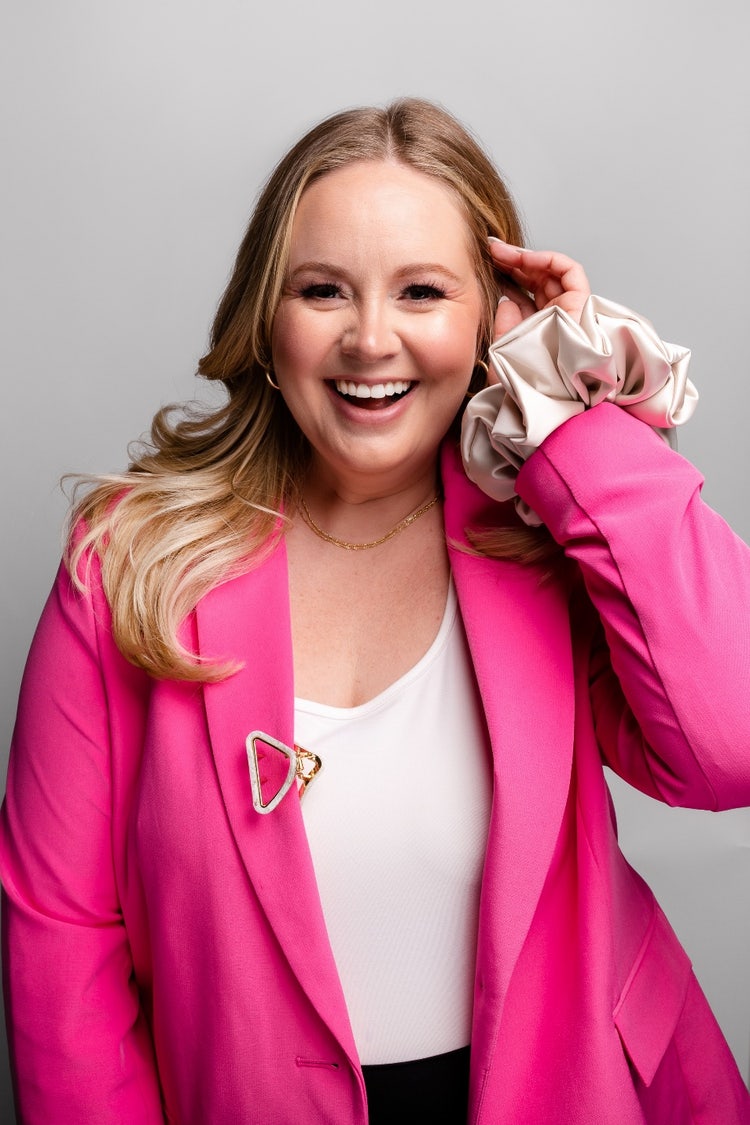 Madison Riddollsが語る「adobe Acrobat Ai アシスタントで効率アップ」―flirty Pineappleオーナーの成功術