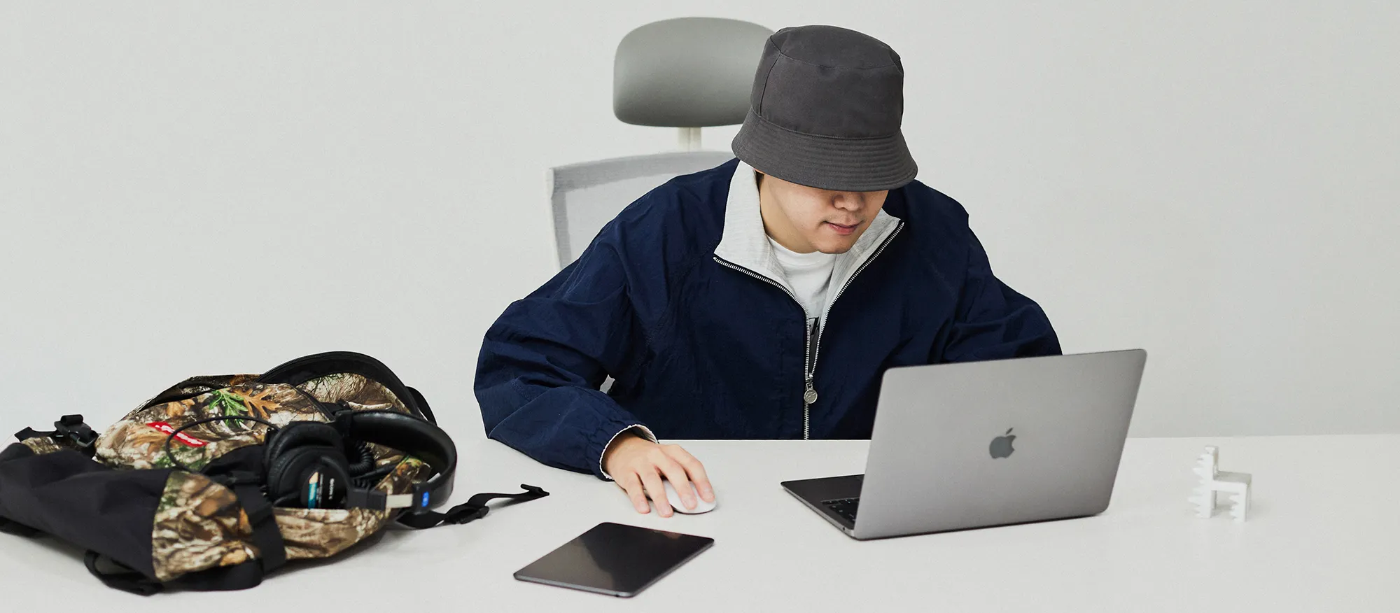 [어도비가 묻다] 3D 세계에서 만들어지는 단 한 점의 의자– 머디캡(muddycap) 작가